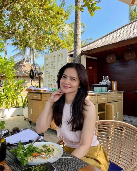 Perjalanan Karier Cut Tari dari Model, Aktris hingga Presenter ...