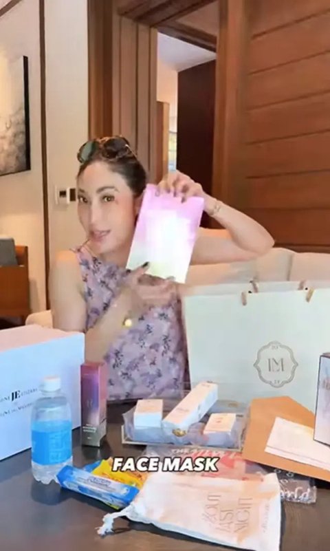 Pilihan Souvenir Bridesmaid ala Luna Maya yang Bikin Terpukau, Ada ...