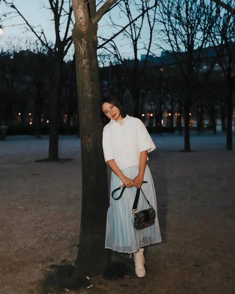 7 OOTD Pakai Rok Ala Rossa yang Simpel Tapi Anggun, Jadi Elegan Dipakai ...