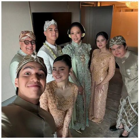 7 Potret Keluarga di Momen Pernikahan Al Ghazali-Alyssa Daguise, Momen Ahmad Dhani dan Maia ...