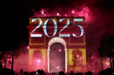 FOTO: Warna-warni Kembang Api Meriahkan Tahun Baru 2025 di Berbagai Penjuru Dunia - merdeka.com