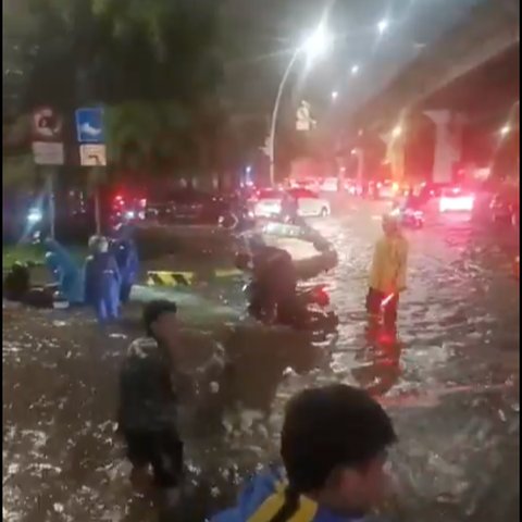 Jakarta Dikepung Banjir, Termasuk Monas: Begini Penampakannya - merdeka.com