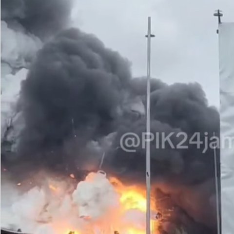 Kebakaran Landa Gudang Mainan di PIK 2, Asap Pekat Membumbung Tinggi ...