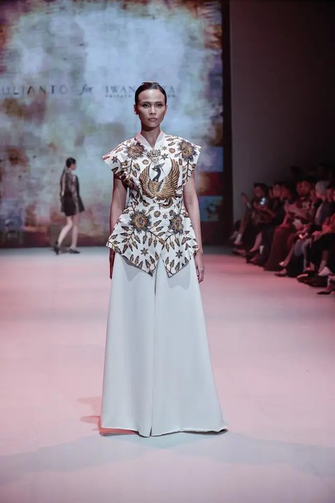 Mengenang Kembali Iwan Tirta, Sang Maestro Batik Karyanya jadi Favorit ...