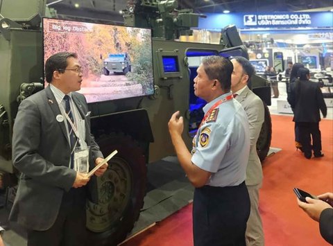 FOTO: Pangkoopsudnas Tinjau Teknologi Pertahanan Terbaru di Defence & Security Exhibition 2025 ...