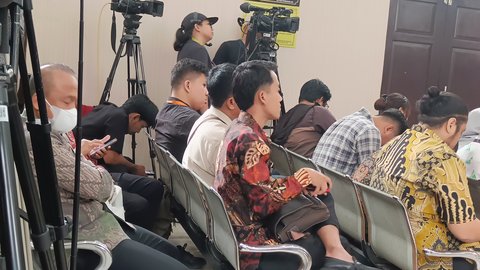 Saat Jenderal Polisi Pelototi Sidang Gugatan Hasto Kristiyanto - merdeka.com
