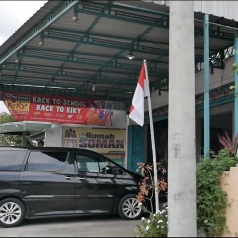 Mengintip Rumah Yati Pesek: Penuh Perabotan Klasik dengan Cerita ...