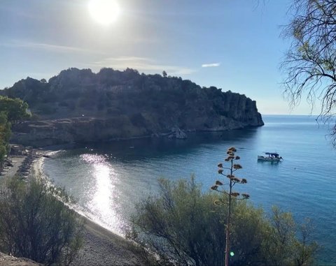 Arkeolog Temukan Pelabuhan Yunani Kuno di Bawah Laut, Puing-puing ...