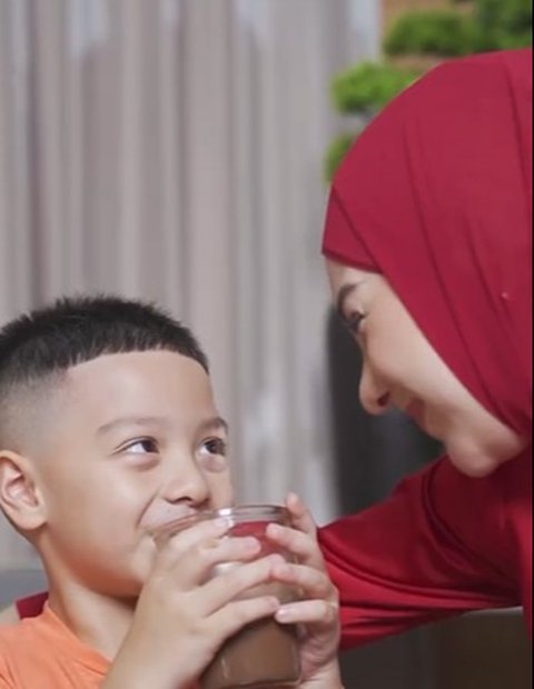 Potret Terbaru Air Rumi Akbar Bersama Irish Bella, Makin Ganteng ...