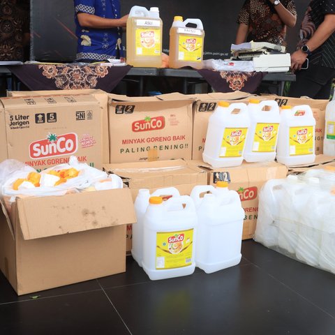 Pasutri di Malang Palsukan Minyak Goreng Merek Sunco, Modus Minyak ...