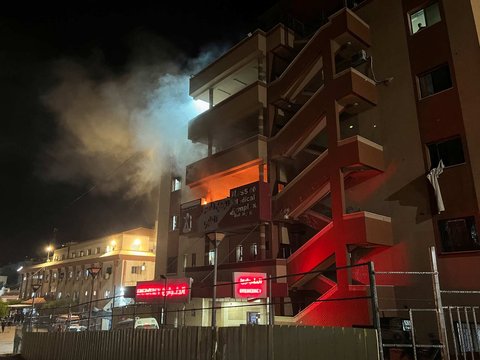 FOTO: Penampakan Rumah Sakit di Jalur Gaza Membara Akibat Serangan ...