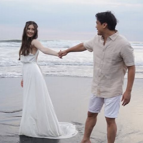 5 Potret Billy Syahputra Lamar Sang Pacar Vika Kolesnaya di Bali, Romantis Banget! - merdeka.com
