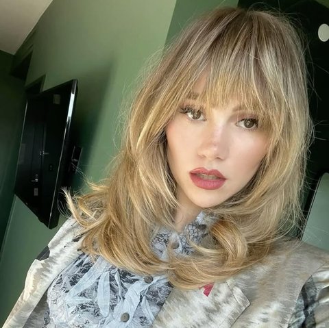 Wispy Bangs: Tren Poni Tipis yang Menyegarkan Wajah dan Penampilan ...