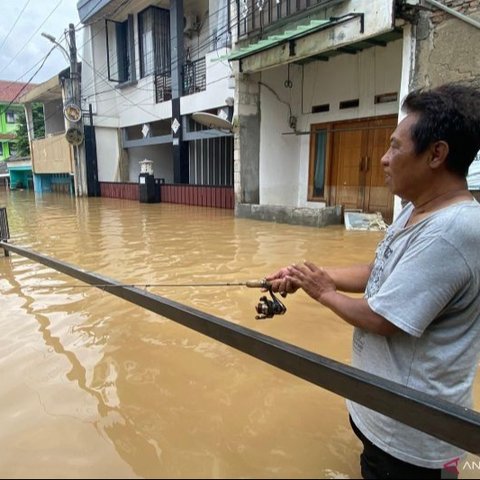 Daftar 71 RT di Jakarta Masih Terendam Banjir Hingga Pagi ini, Ketinggian Air Masih Ada yang 3 ...