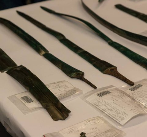 Dari Zaman Firaun Hingga Viking, Ini Pedang-Pedang Kuno Tertua yang ...