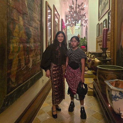 5 Pesona Dian Sastro Kenakan Batik, Inspirasi Tampil Elegan dengan ...