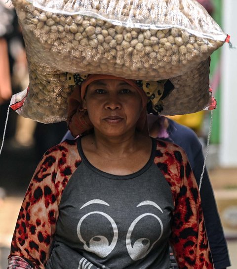 FOTO: Potret Perjuangan Buruh Angkut Perempuan Mencari Nafkah di ...