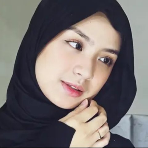 7 Referensi Hijab Stylish ala Nashwa Zahira, dari Pashmina hingga Hijab Square - merdeka.com