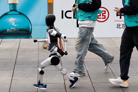 FOTO: Pertama di Dunia! Puluhan Robot Humanoid Mengikuti Ajang Lomba Lari Setengah Marathon ...