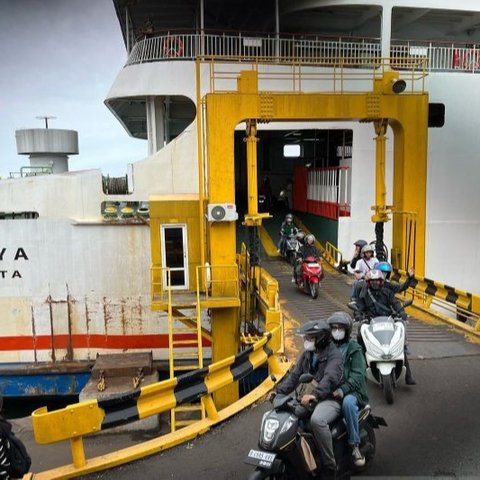 Pelabuhan Bakauheni: Pusat Penyeberangan Utama dan Arus Balik Lebaran - merdeka.com