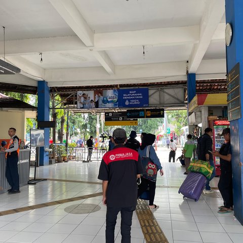 Rela Menahan Rindu pada Kampung Halaman demi Warga Jakarta Aman ...