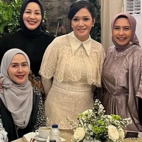 Potret Cantik Elegan Maia Estianty Pakai Dress Putih saat Halal Bihalal Bareng Keluarga, Tak ...