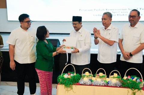 Gus Ipul Bacakan Puisi saat Perayaan Paskah 2025 di Kemensos - merdeka.com