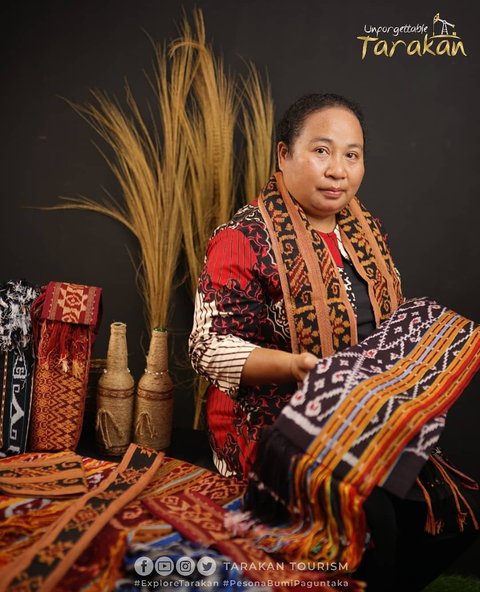 Kisah Mersia Sukses Lestarikan Keindahan Batik Tenun Khas Tarakan yang ...