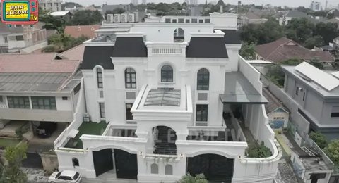 5 Foto Fasad Depan Rumah Sarwendah, Megah Bak Istana Eropa