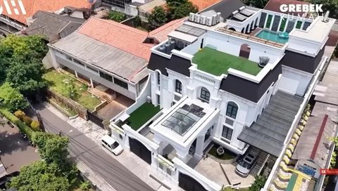 5 Foto Fasad Depan Rumah Sarwendah, Megah Bak Istana Eropa