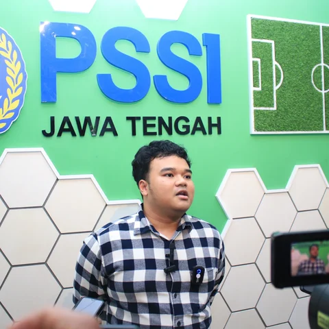 Tendangan Kungfu Berbuntut Panjang, Kiper PSIR Kena Sanksi Dilarang ...