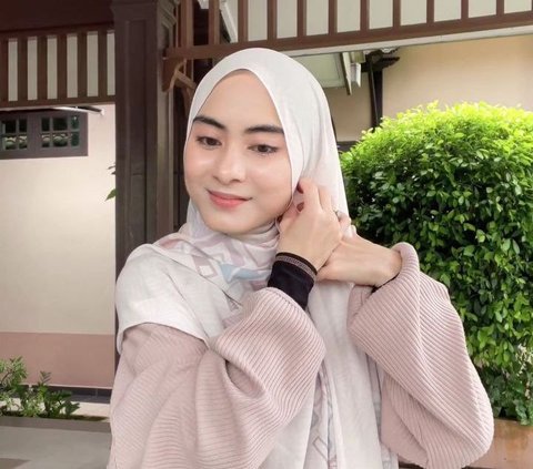 Tutorial Hijab Elegan, Simpel Menutup Dada dan Punggung