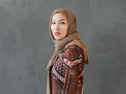Mix and Match Modest Outfit dengan Teknik Layering, Tampilan Jadi Beda