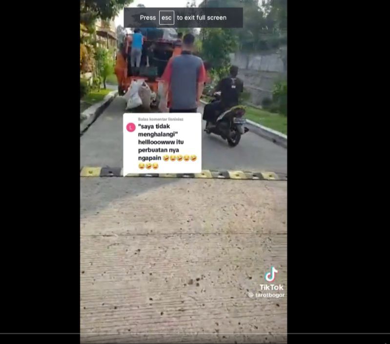 Duduk Perkara Wanita di Bogor Adang Truk Sampah Masuk Komplek Pakai ...