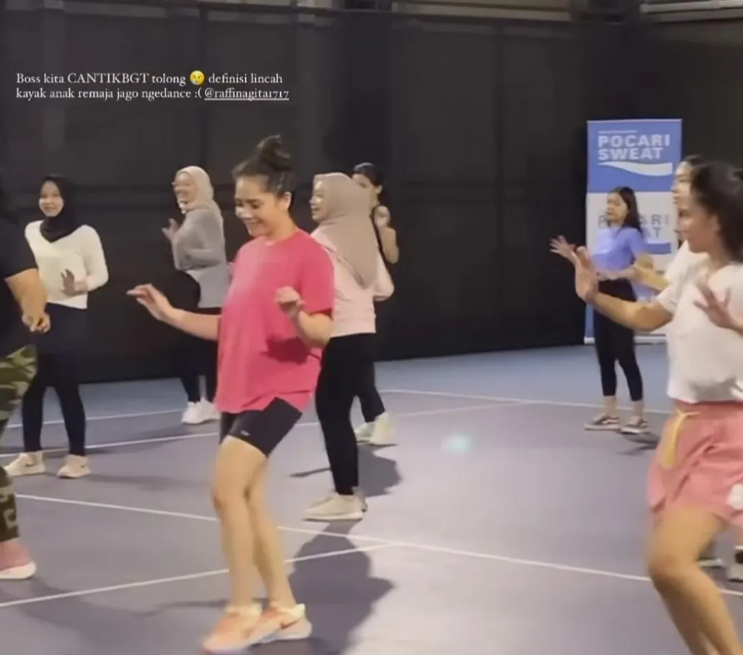 Potret Cantik & Menawan Nagita Slavina Olahraga Pakai Baju Pink, Netizen 'Candid Gak Pernah ...