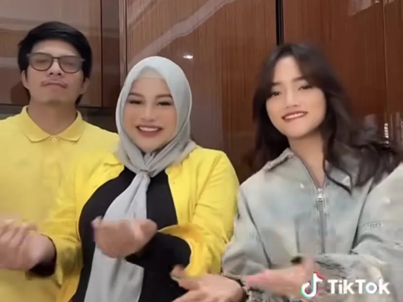 Sempat Diisukan Renggang, Atta Halilintar dan Aurel Hermansyah ... Sempat Diisukan Renggang, Atta Halilintar dan Aurel Hermansyah ...