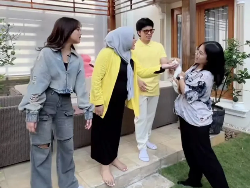 Sempat Diisukan Renggang, Atta Halilintar dan Aurel Hermansyah ... Sempat Diisukan Renggang, Atta Halilintar dan Aurel Hermansyah ...