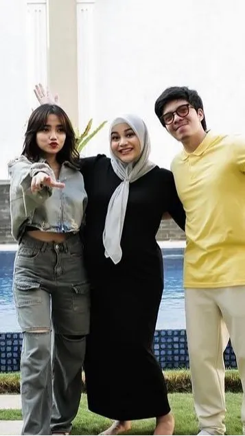 Sempat Diisukan Renggang, Atta Halilintar dan Aurel Hermansyah ... Sempat Diisukan Renggang, Atta Halilintar dan Aurel Hermansyah ...