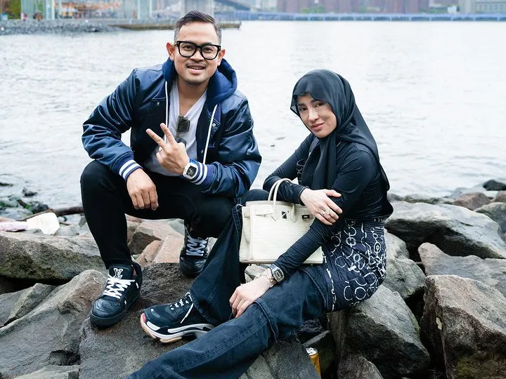 Potret Gilang Widhia 'Crazy Rich Malang' Beri Surprise Ultah untuk Istri di Times Square, ini ...