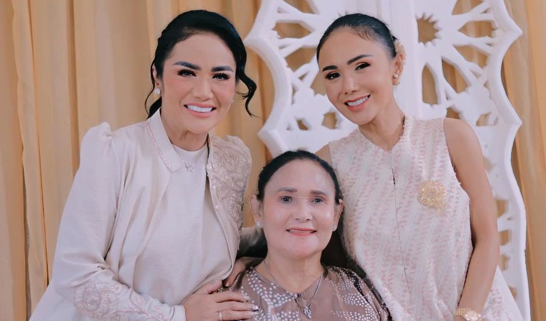 Wanita Manis Berkebaya Ini Potret Masa Muda Ibu Dua Penyanyi Senior ...