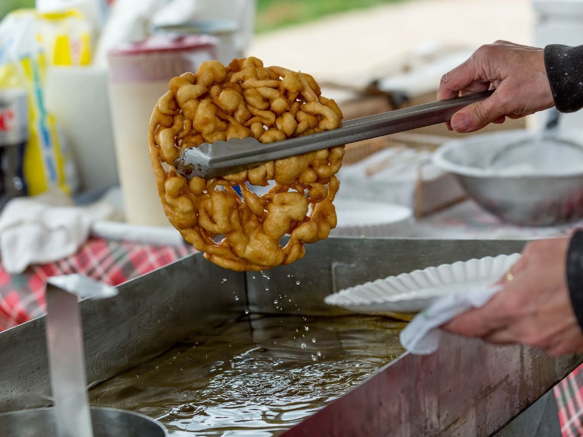 How To Make Funnel Cake Like a Pro: 3 Delicious Variants to Try at Home ...