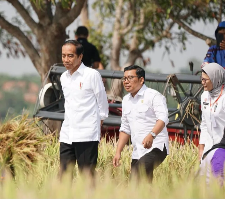 Setelah Subang, Plt Mentan Dampingi Presiden Jokowi Panen Raya di Indramayu