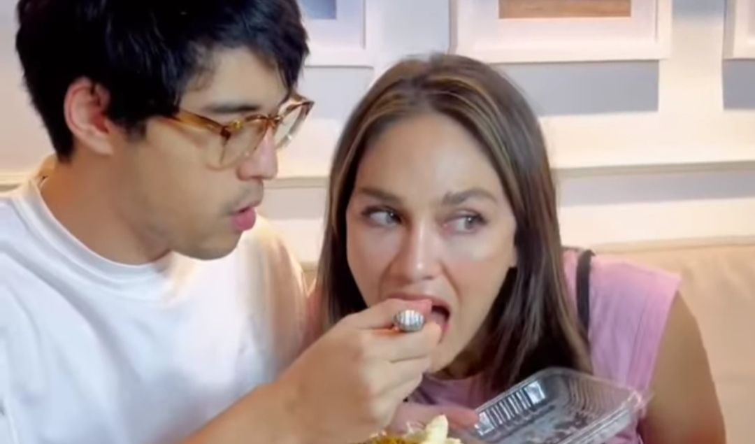 Momen Romantis Maxime Bouttier Suapi Luna Maya Saat Live So Sweet