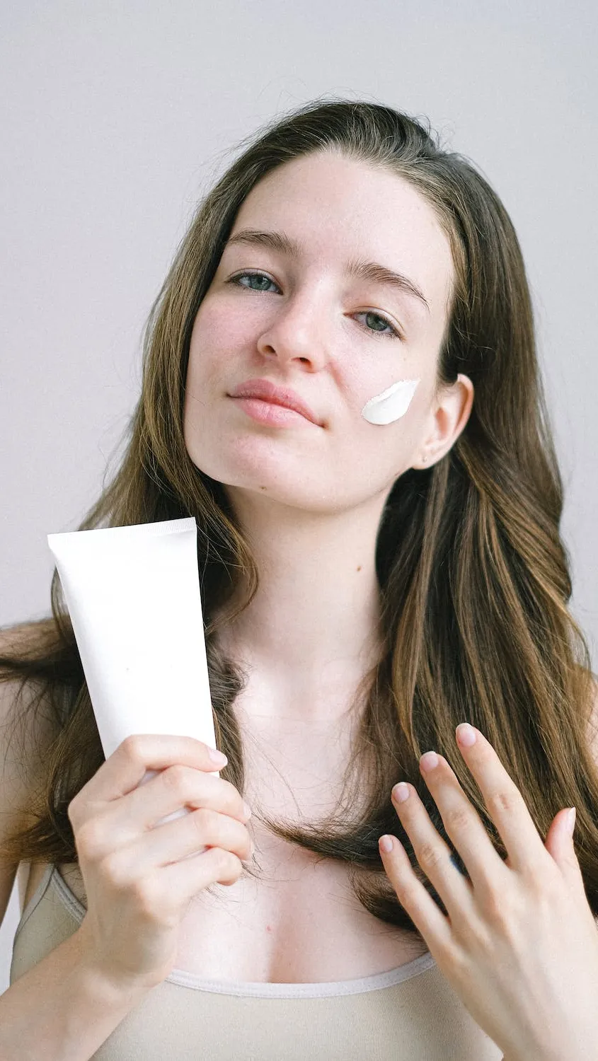 10 Kesalahan yang Sering Dilakukan Saat Memakai Sunscreen, Bikin Kulit ...