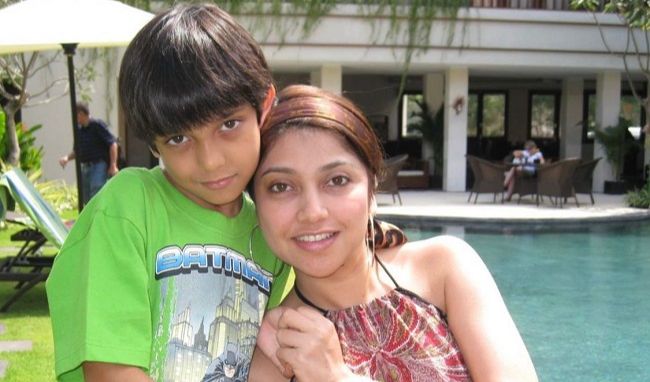 Potret Albany Ray Anak Sarah Azhari yang Makin Ganteng dan Macho ...