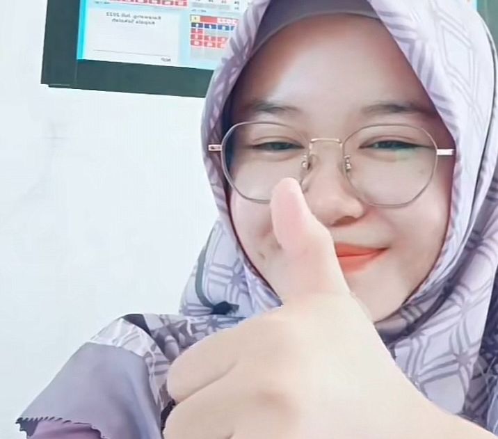 Tingkah Anak SD Berdandan Layaknya Ibu-Ibu Pejabat Ini Bikin Gemas Tingkah Anak SD Berdandan Layaknya Ibu-Ibu Pejabat Ini Bikin Gemas