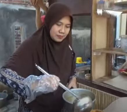 Menikmati Soto Bumbung, Kuliner Khas Klaten yang Disajikan di Atas ...