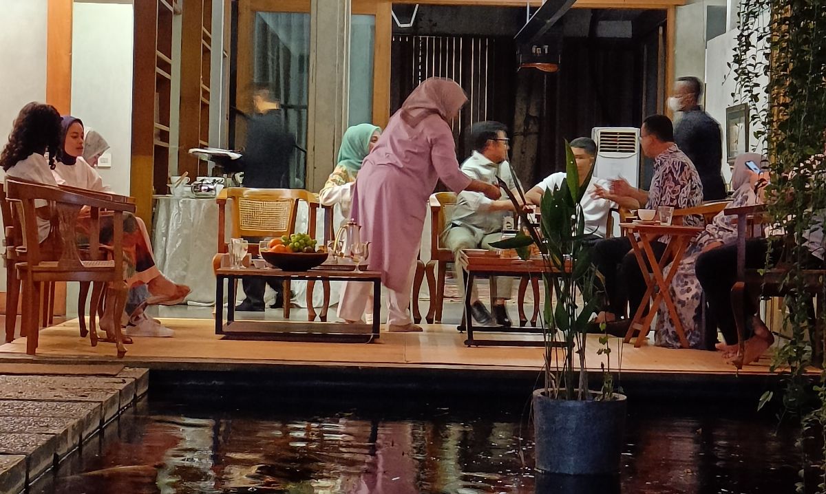 Keluarga Anies-Cak Imin Makan Malam Bareng, Sempat Tegang saat Bahas ... Keluarga Anies-Cak Imin Makan Malam Bareng, Sempat Tegang saat Bahas ...