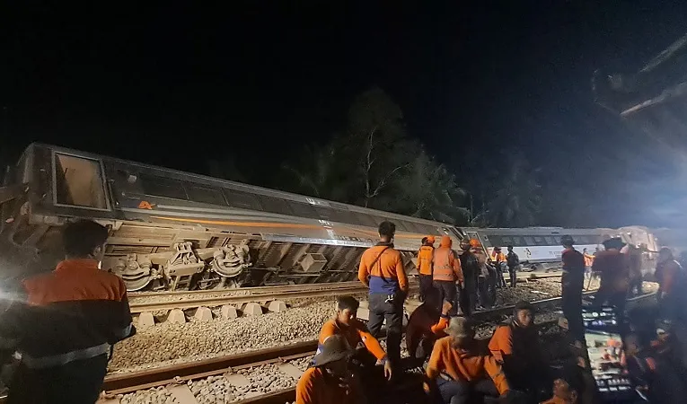 Kecelakaan Kereta di Sentolo Kulon Progo, KAI Periksa Masinis Argo Semeru dan Wilis | merdeka.com