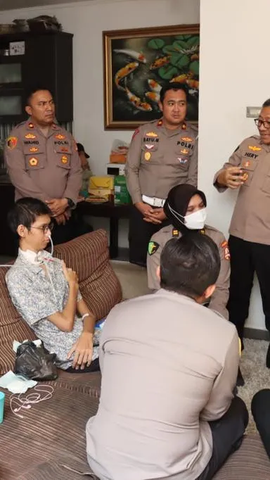 Operasi Pita Suara, Sultan Rif'at Mahasiswa Korban Terjerat Kabel Fiber ...